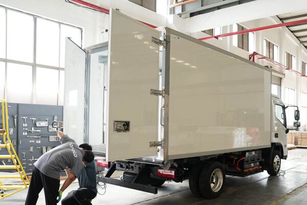 Refrigerated truck panels