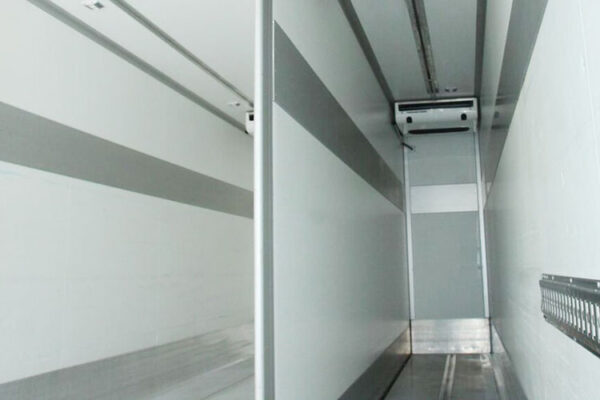 How to Choose a Refrigerated Box for Your Truck - TOPOLOGROUP